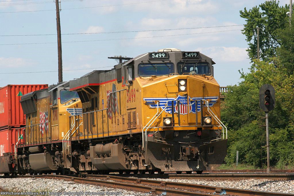 UP 5499 on NS I2G, intermodal train from UP